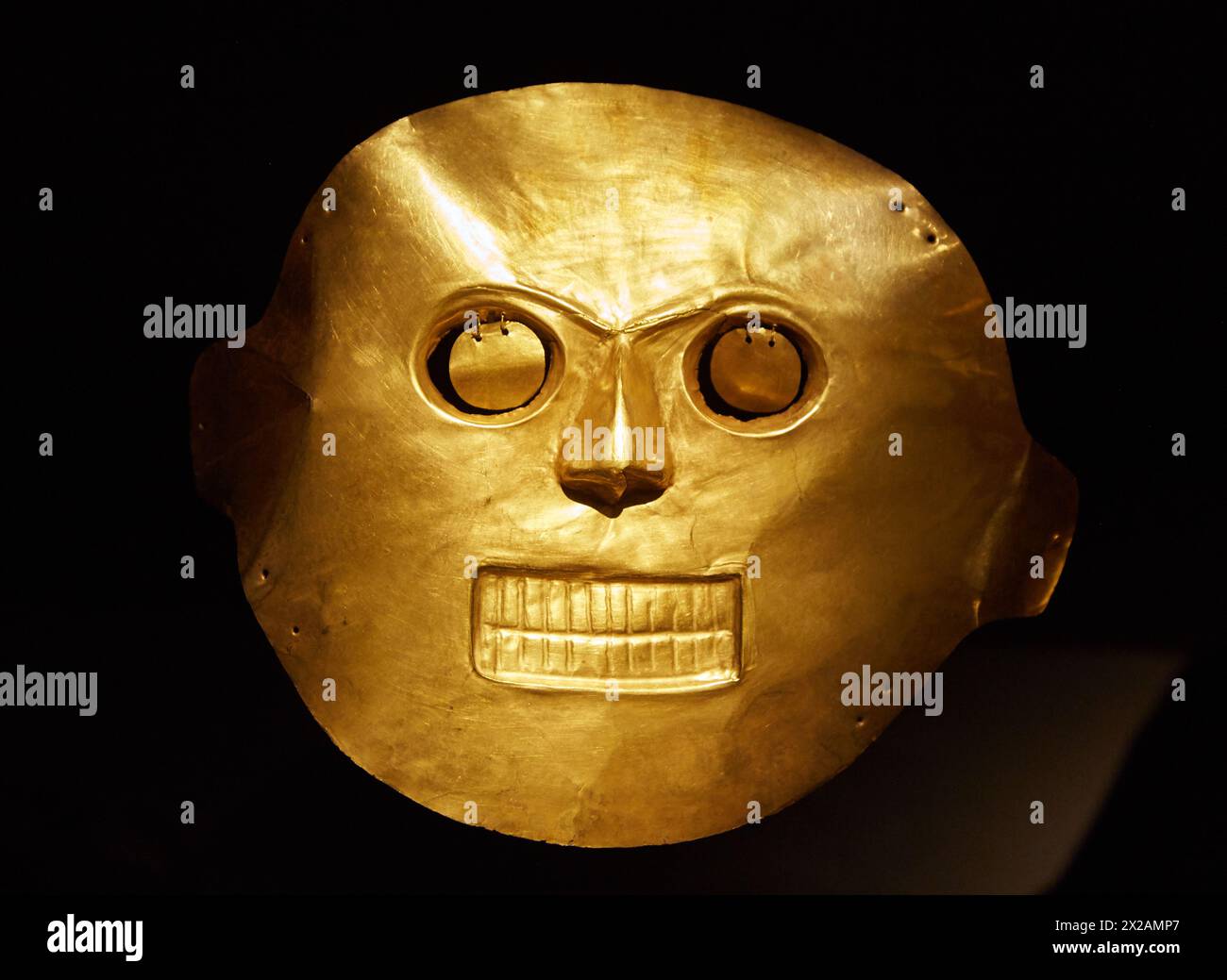 Gold mask museo del oro hi-res stock photography and images - Alamy