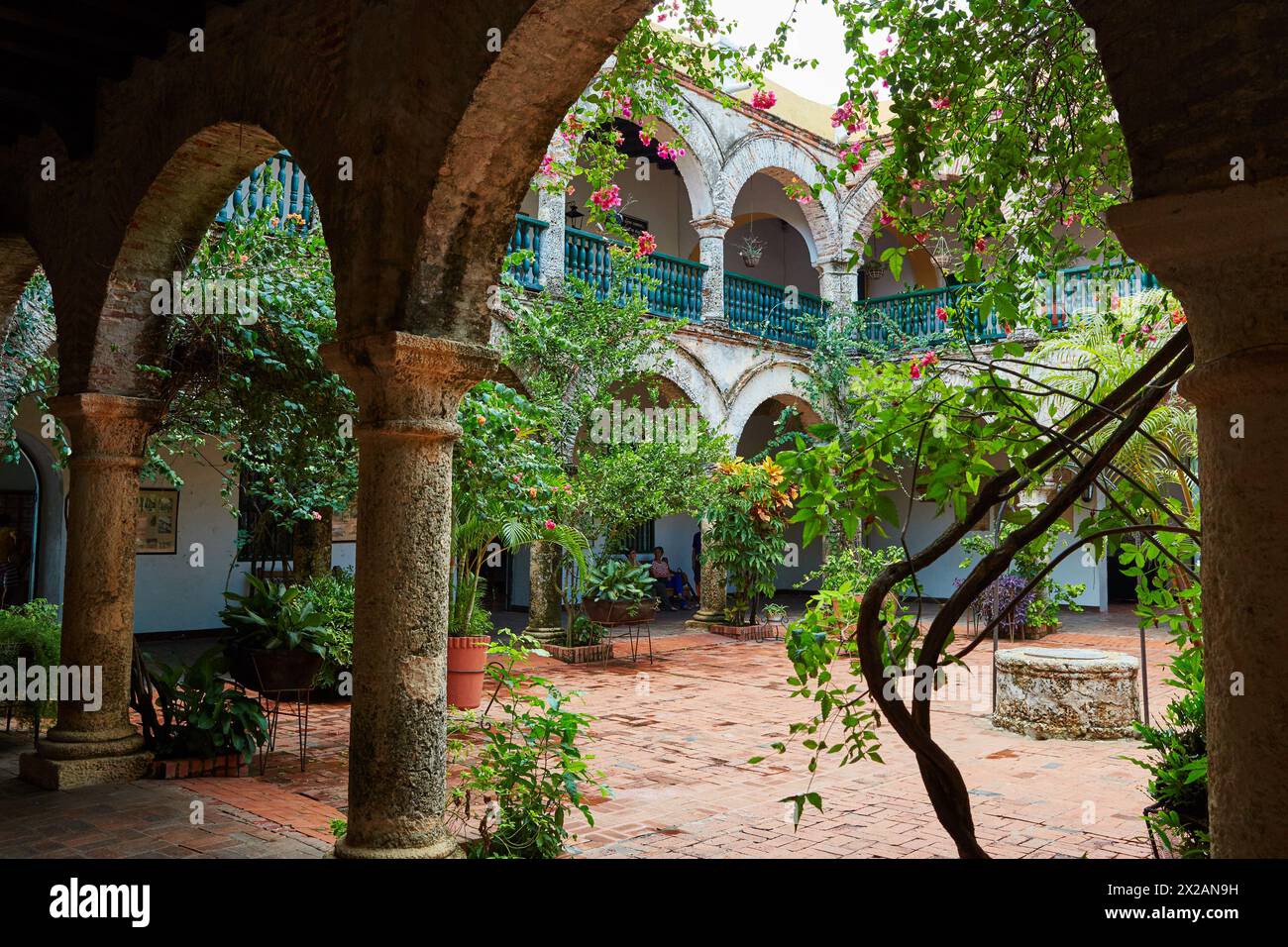Monasterio de santa cruz hi-res stock photography and images - Alamy