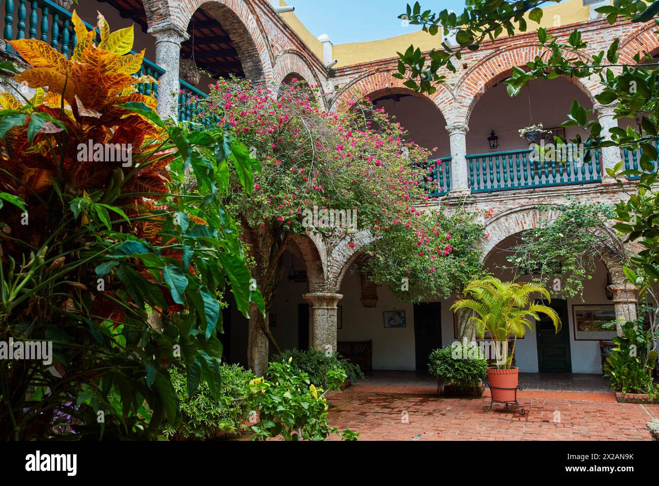 Monasterio de la santa cruz hi-res stock photography and images - Alamy