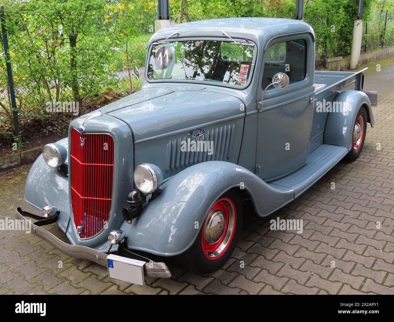 Blick auf den gediegen restaurierten Ford V8 Pick-up, der keinen ...