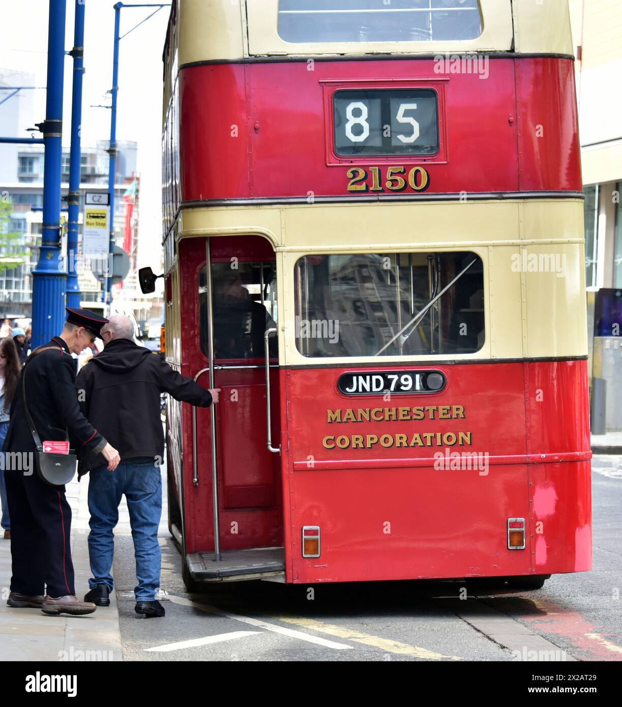 Number 85 bus hi-res stock photography and images - Alamy