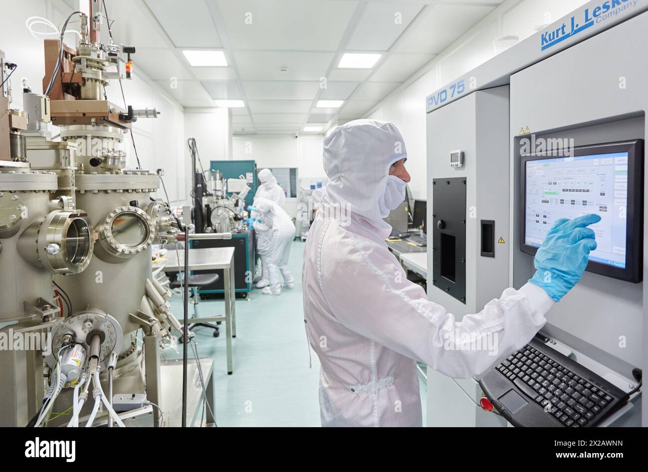 Kurt Lesker eBeam/thermal deposition system and Createc UHV deposition ...