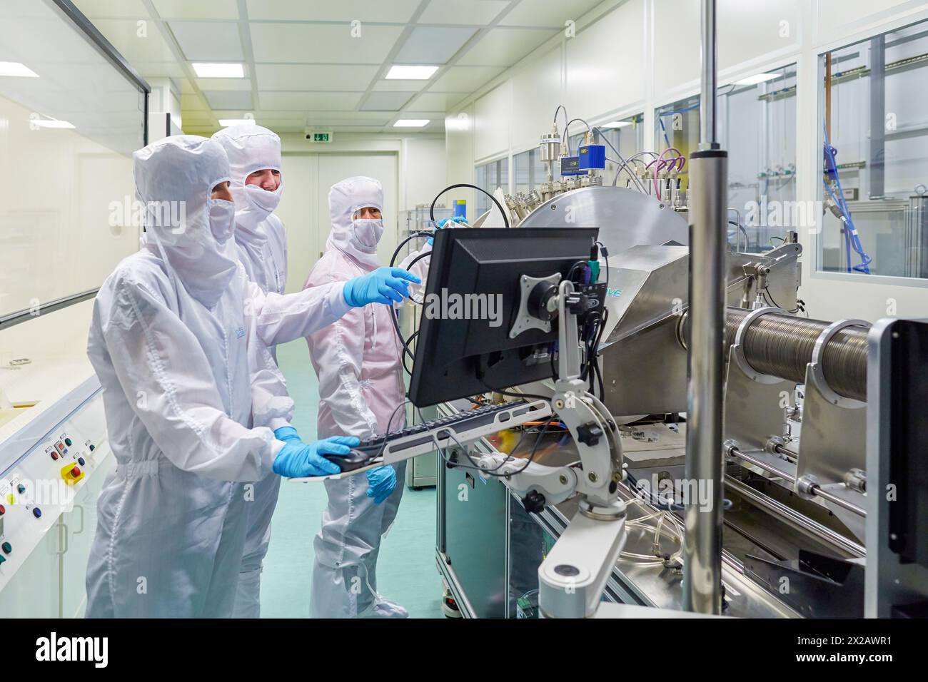 4 wave Ion miller system. Cleanroom. Nanotechnology. Laboratory. CIC ...