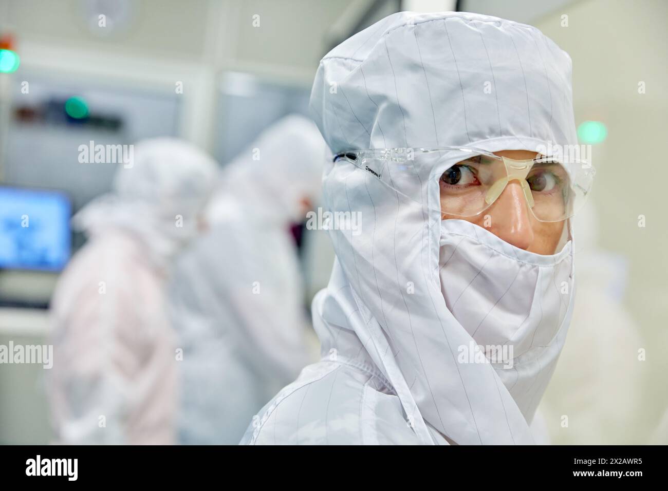 Ramgraber acid wetbench. Cleanroom. Nanotechnology. Laboratory. CIC ...