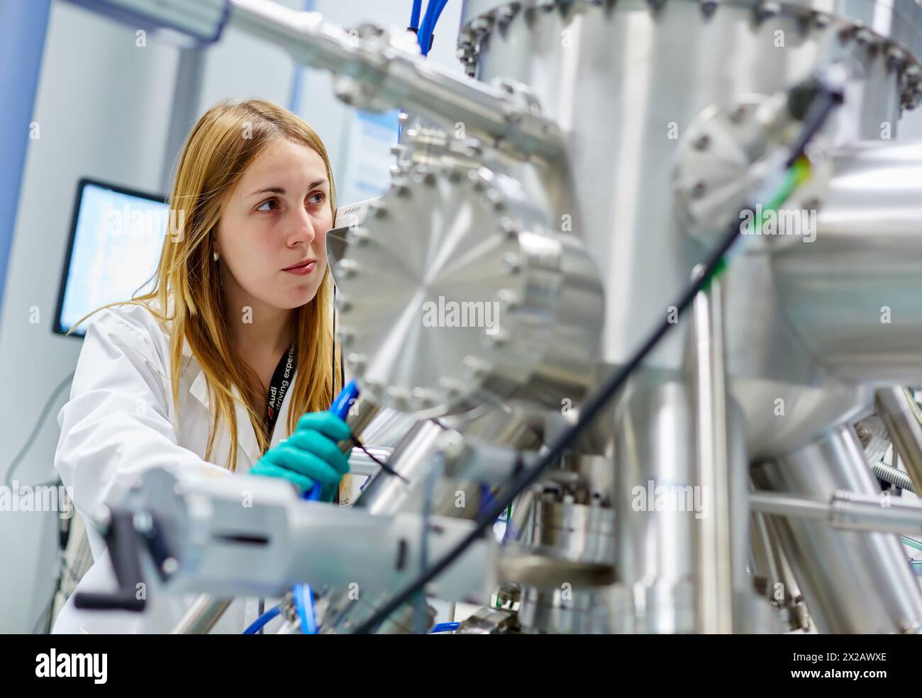 Ultra High Vacuum Chamber with Dual Deposition System. Nanotechnology. Laboratory. CIC nanoGUNE ...