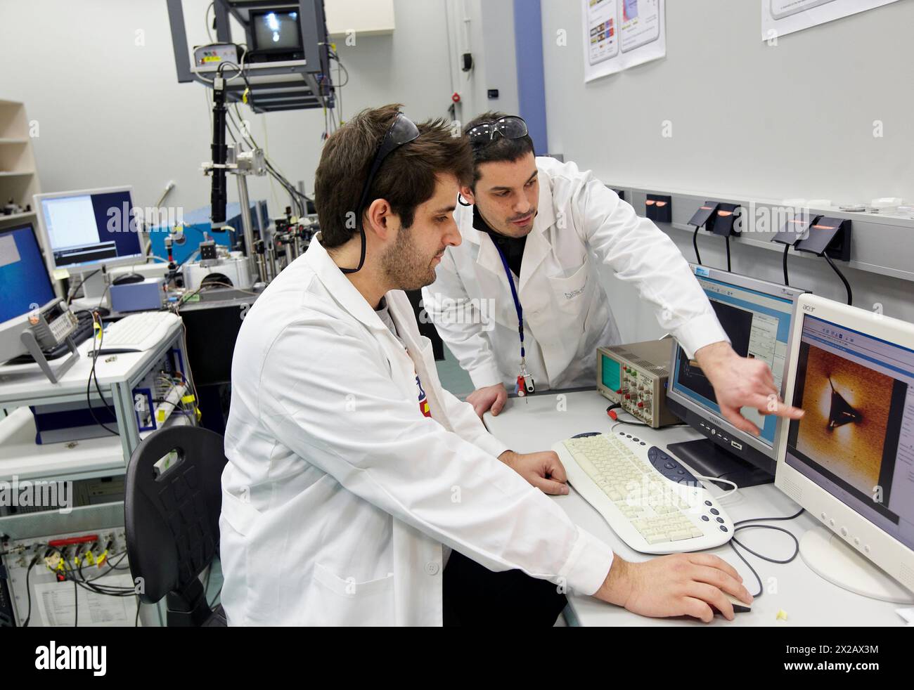 Study of tension fields by using AFM, Nano-optics laboratory, AFM (Atomic force microscopy ...