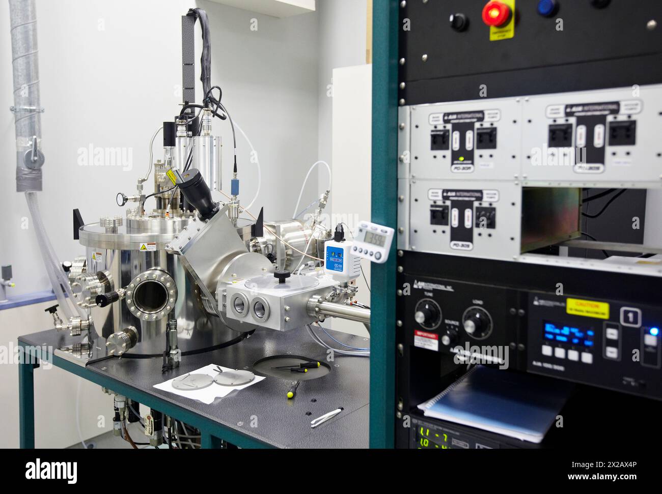 Magnetrons hi-res stock photography and images - Alamy