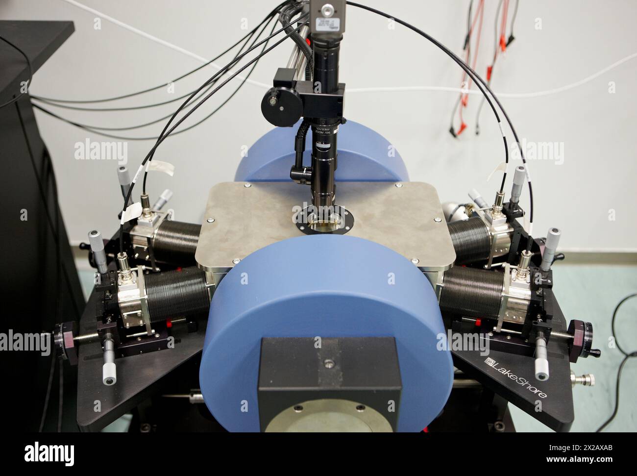 Advanced physical characterization laboratory, Probe station, CIC ...