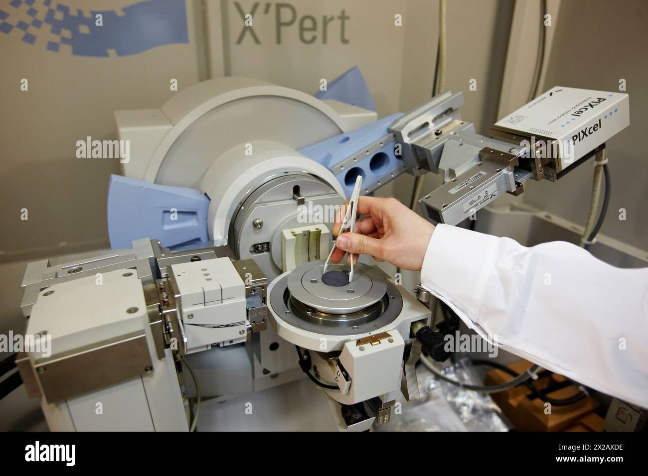 Xray diffraction hi-res stock photography and images - Alamy