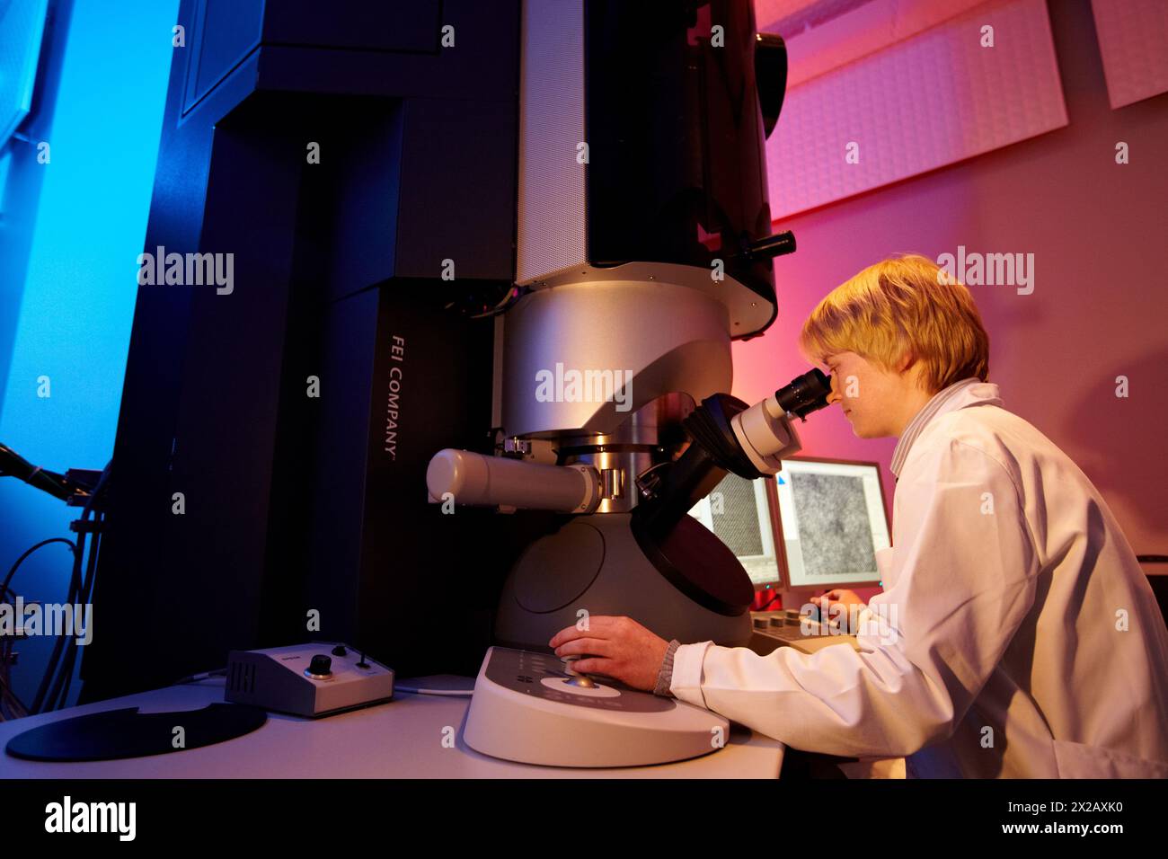 Atomic resolution imaging using TEM, High-Resolution Transmission ... Atomic resolution imaging using TEM, High-Resolution Transmission ...