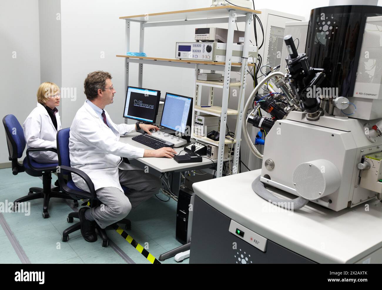 Scanning electron microscope images hi-res stock photography and images ...