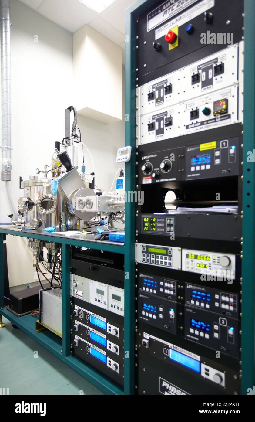 Magnetrons hi-res stock photography and images - Alamy