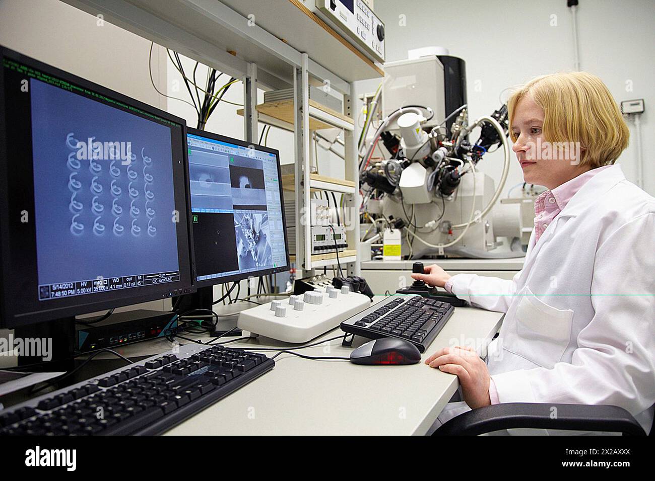 Focused-Ion-Beam FIB Nanofabrication Laboratory, Dual-Beam FIB, Helios ...