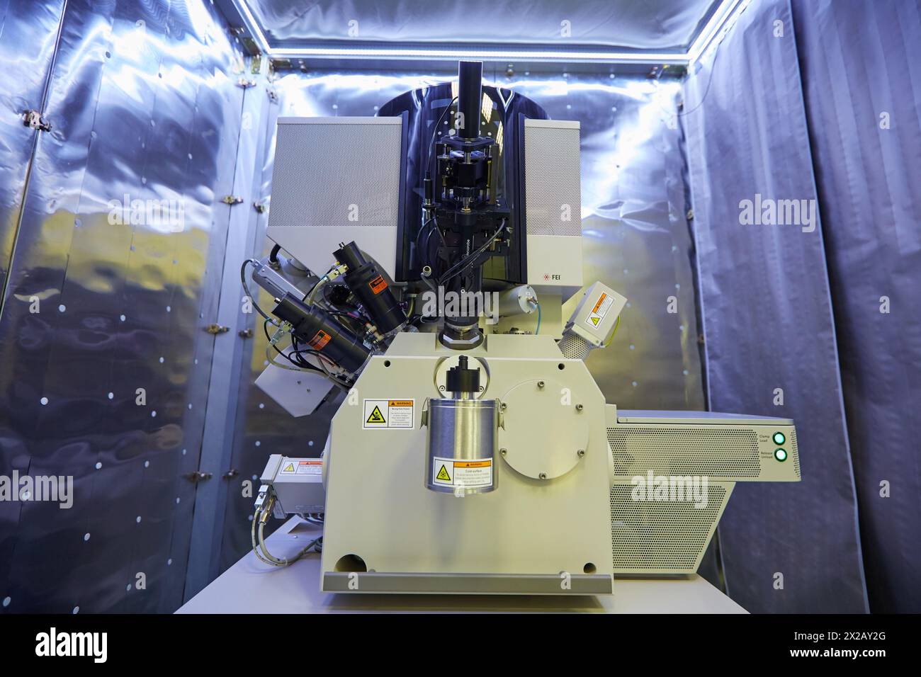 Focused-Ion-Beam FIB Nanofabrication Laboratory, Dual-Beam FIB, Helios ...