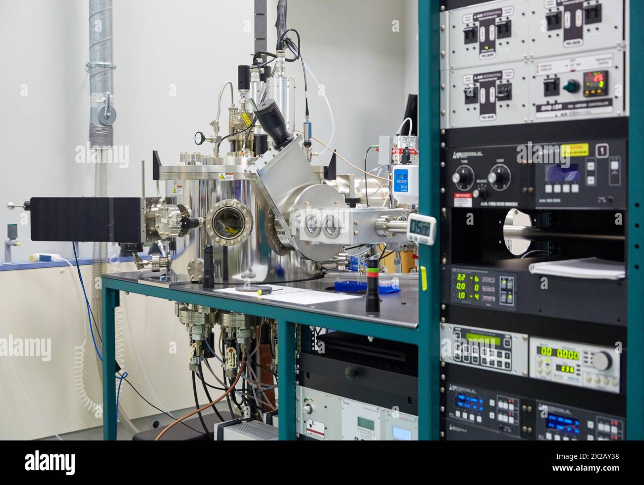 Sputtering equipment, deposition laboratory, sputtering system, UHV, 7 ...
