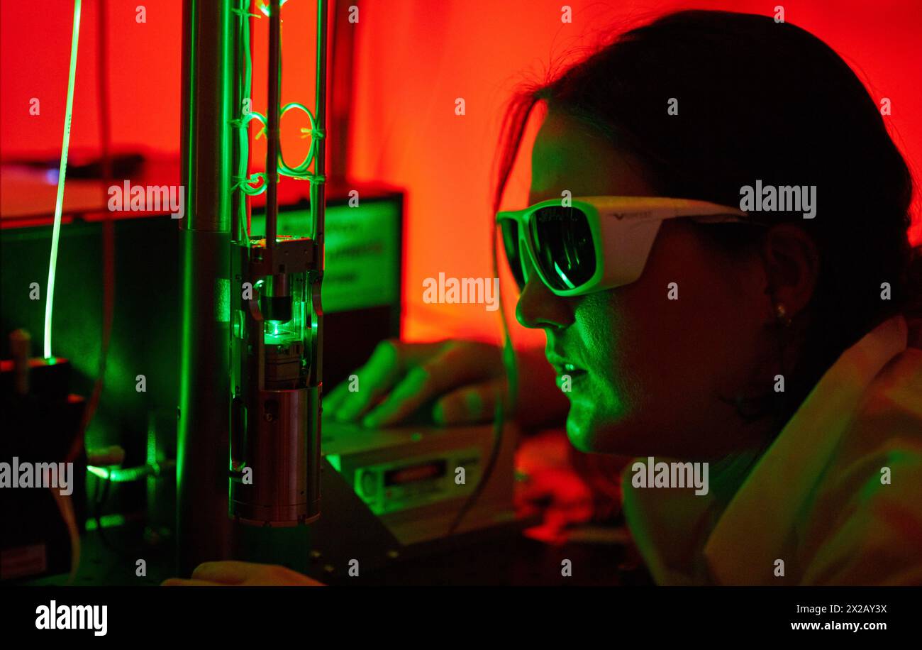 Scanning tunneling microscope probe hi-res stock photography and images ...