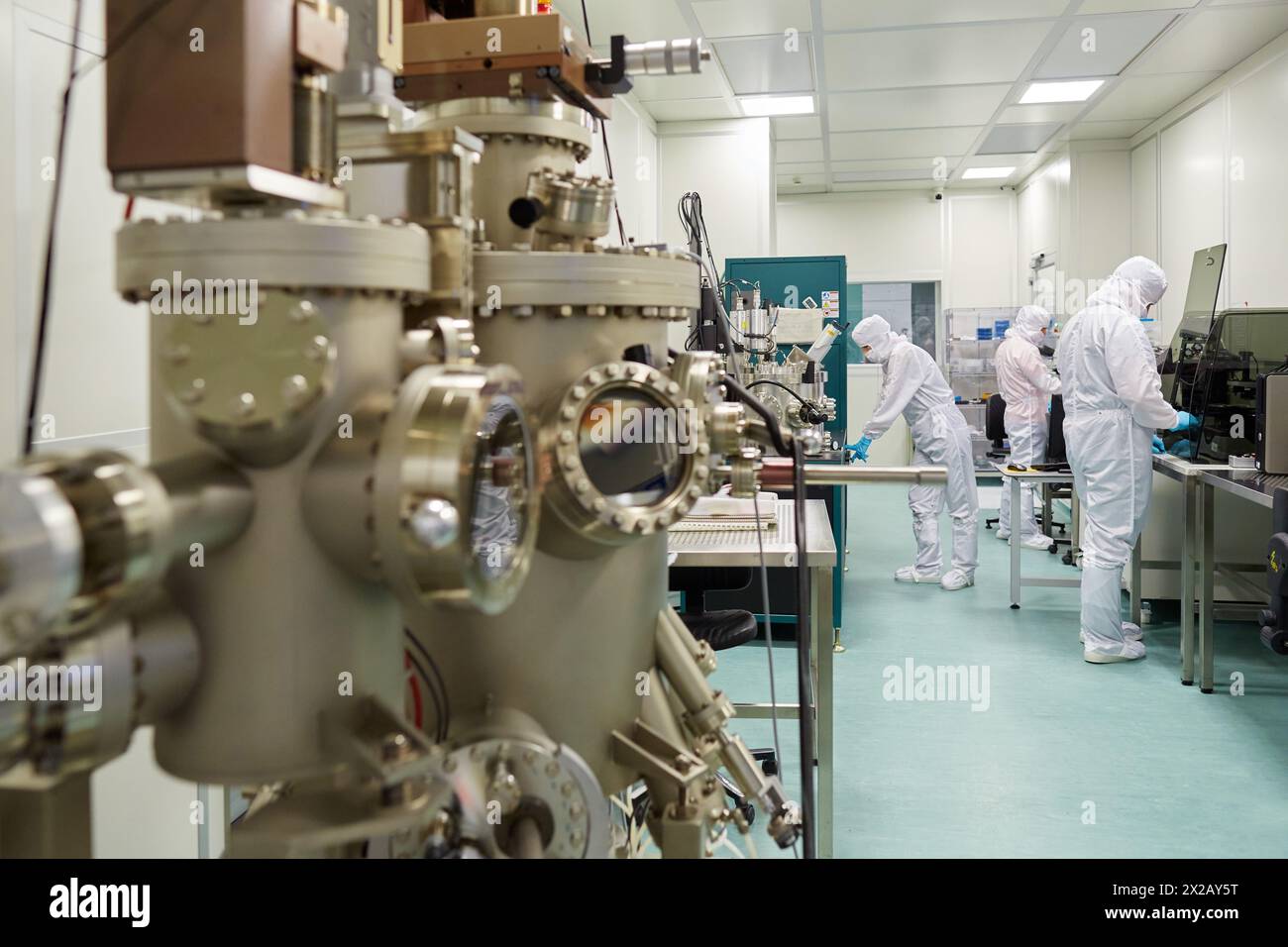 Createc UHV deposition system. Cleanroom. Nanotechnology. Laboratory ...