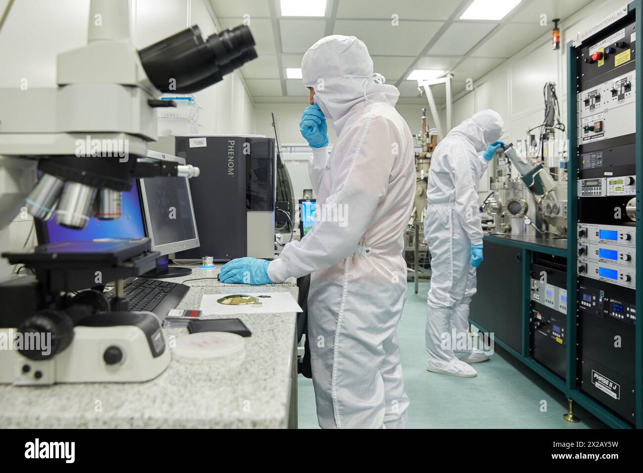 FEI Phenom benchtop SEM / AJA Sputter system. Cleanroom. Nanotechnology. Laboratory. CIC ...