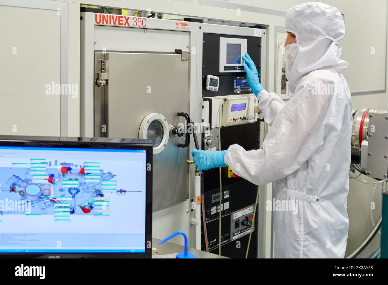 Oerlikon Univex eBeam/thermal deposition system. Cleanroom ...