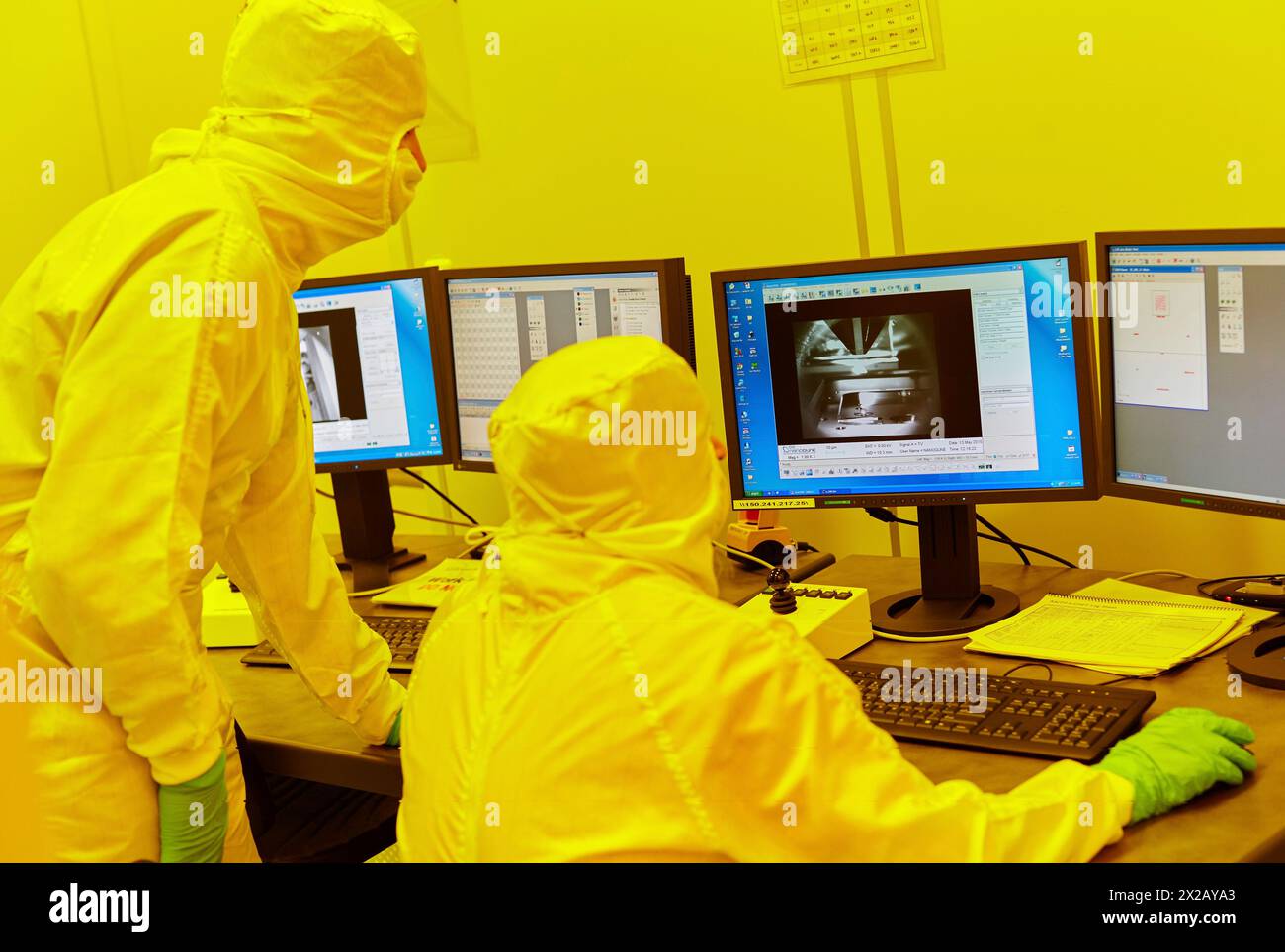 Cleanrooms laboratory hi-res stock photography and images - Alamy