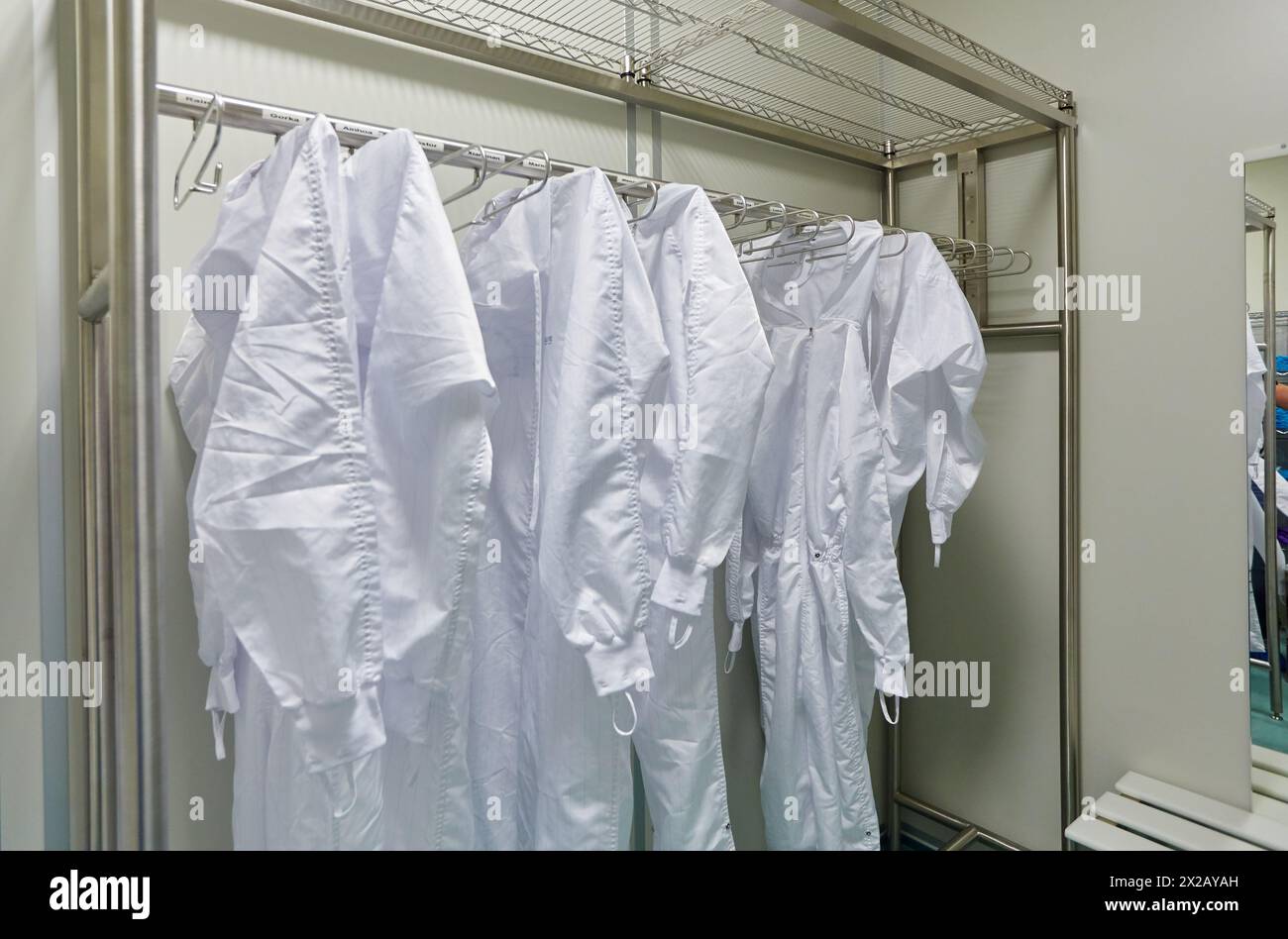 Cleanrooms laboratory hi-res stock photography and images - Alamy