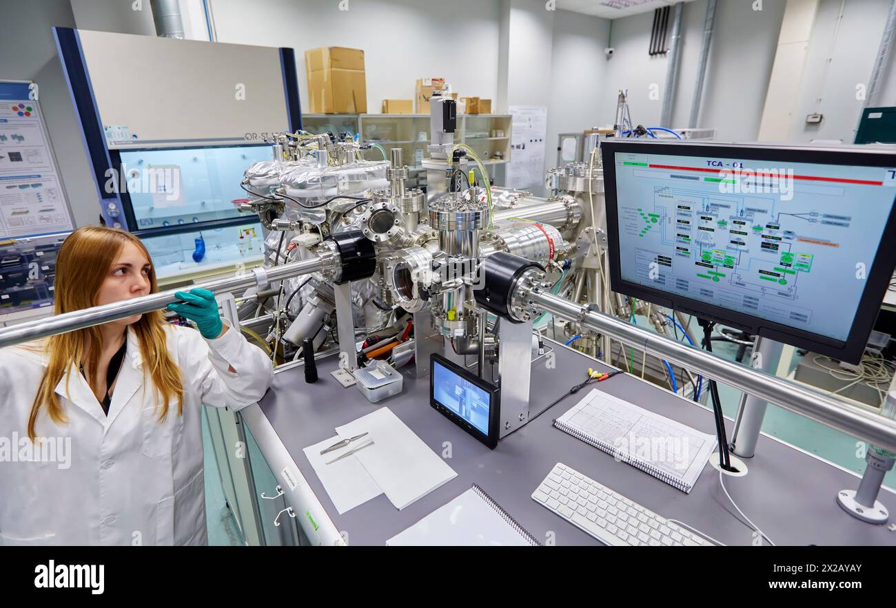 Ultra High Vacuum Chamber with Dual Deposition System. Nanotechnology ...