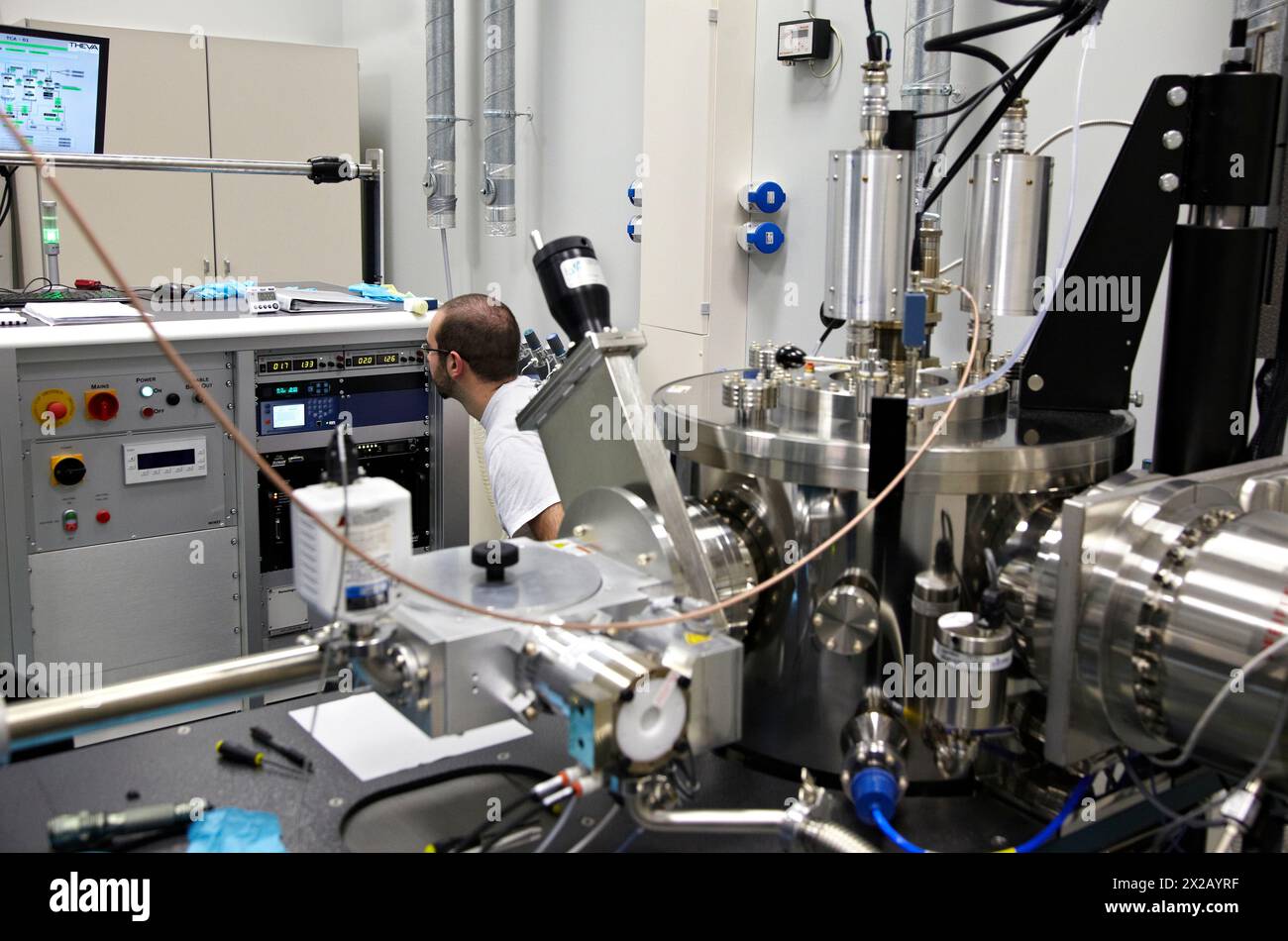 Magnetrons hi-res stock photography and images - Alamy