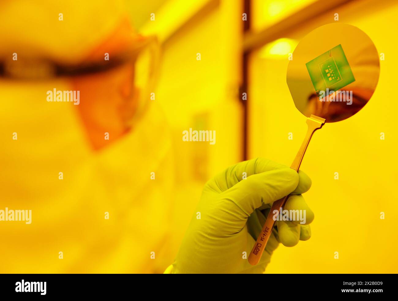 Patterned silicon wafer, nanodevice, Photolithography Room, clean room ...
