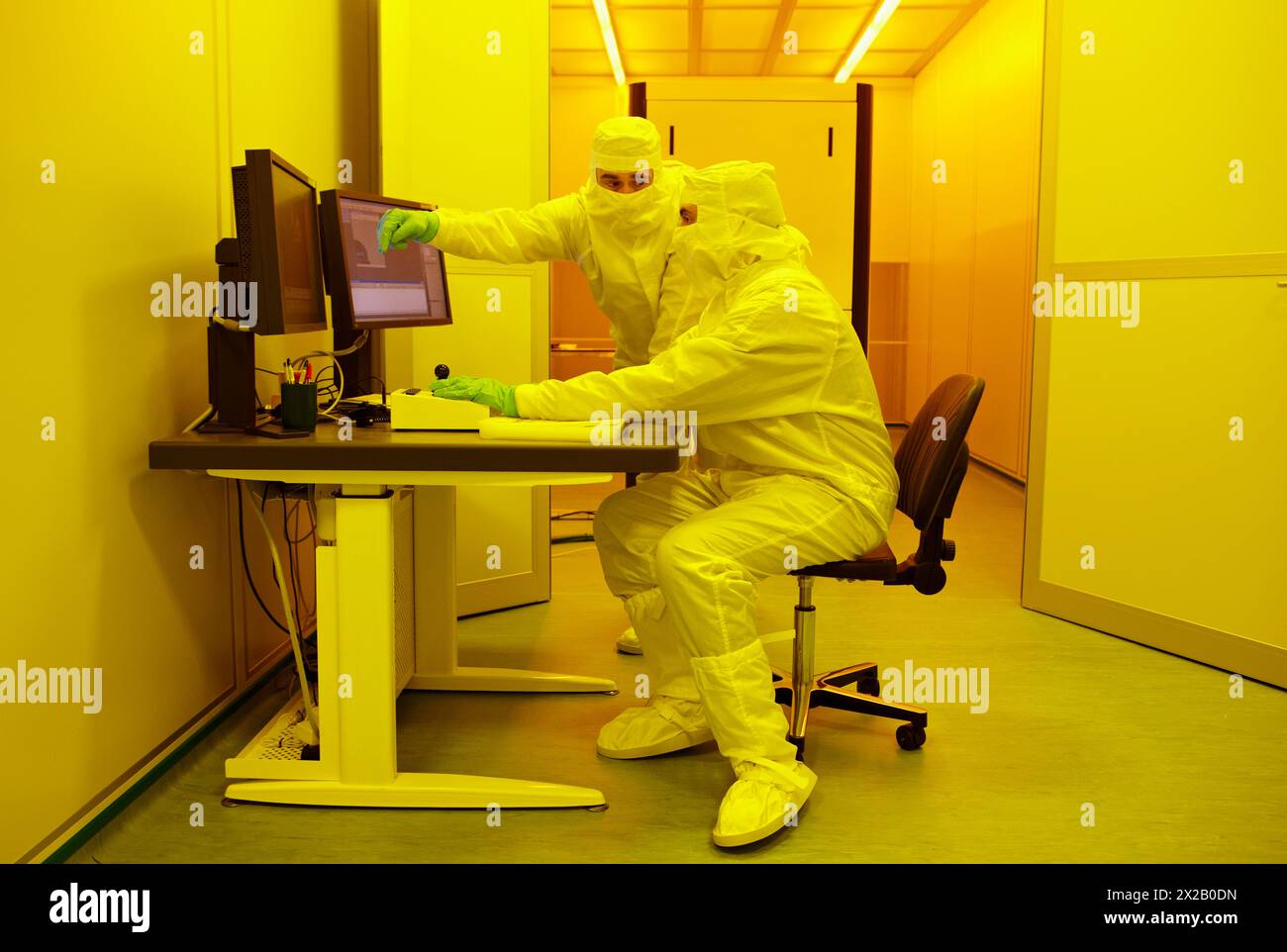 Cheking with an electron microscope the results of an e-beam ...