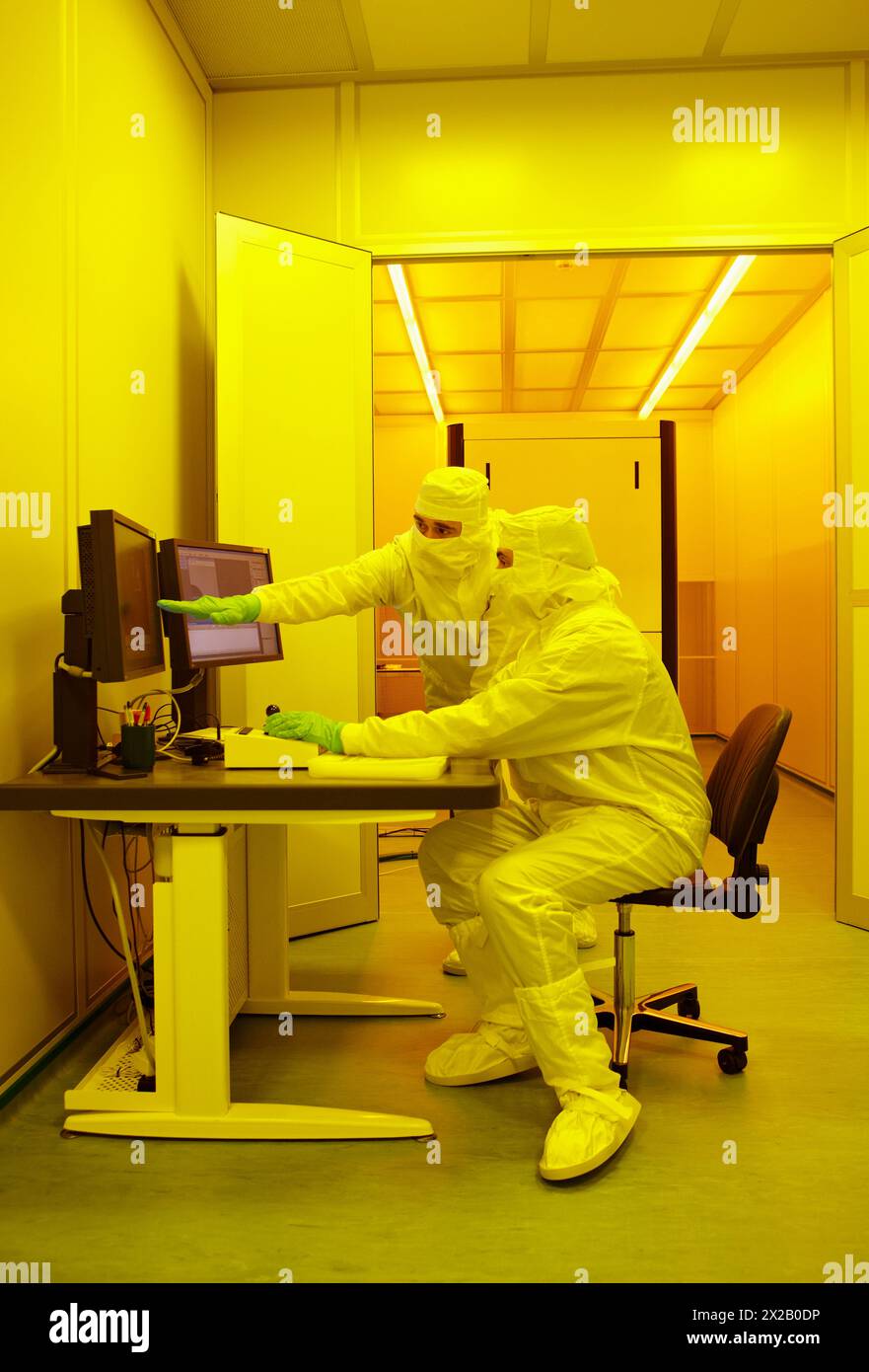 Cheking with an electron microscope the results of an e-beam ...