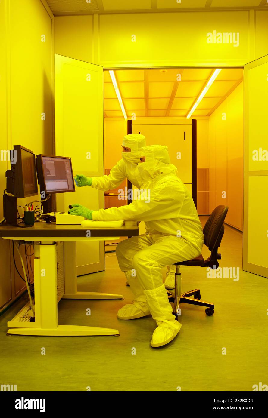 Cheking with an electron microscope the results of an e-beam ...