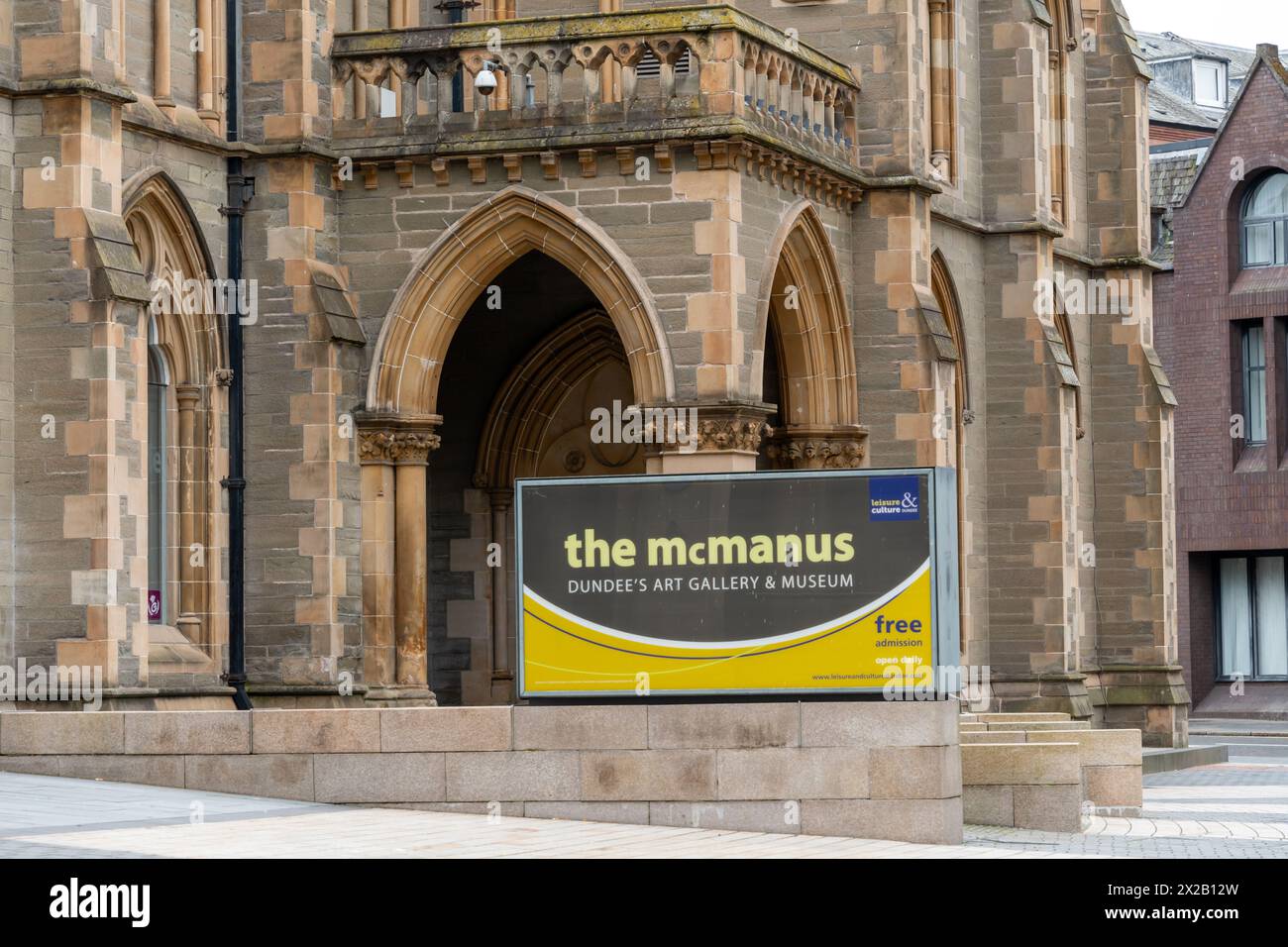 The McManus art gallery and museum in the city centre of Dundee ...