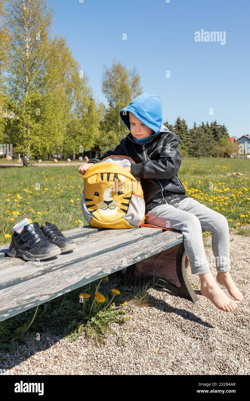 Barefoot boy hi-res stock photography and images - Alamy