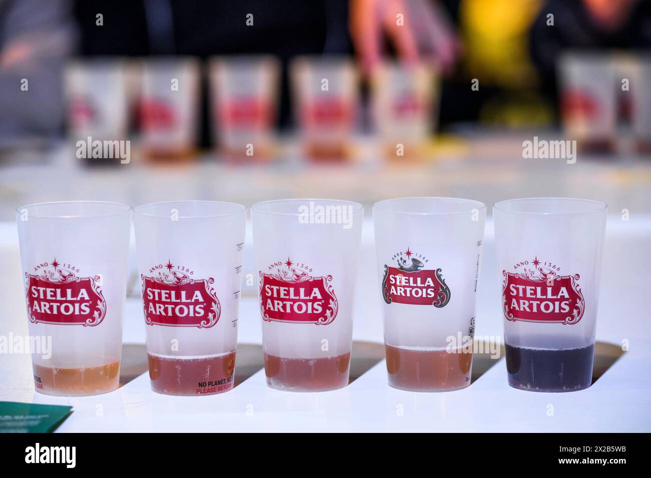 Glass of beer aligned | Gobelets de bière alignés Stock Photo - Alamy