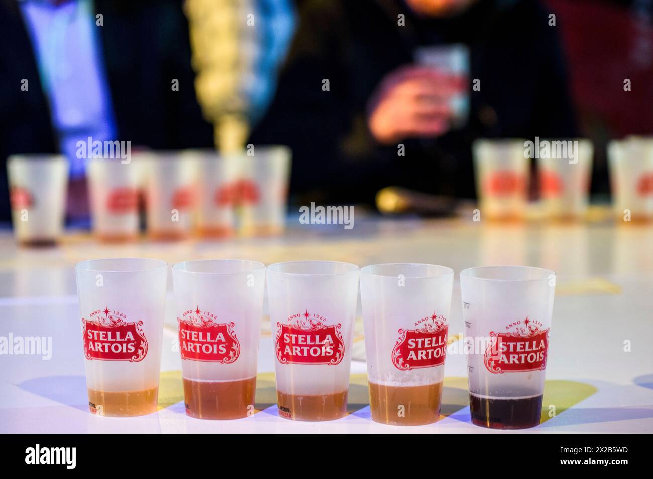 Glass of beer aligned | Gobelets de bière alignés Stock Photo - Alamy