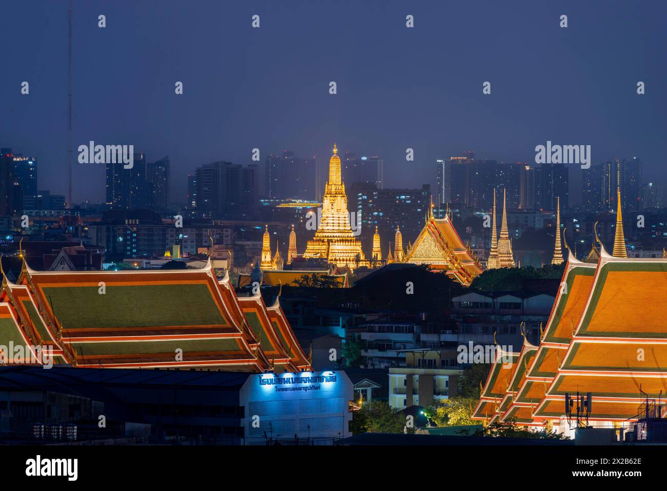 Panorama from Golden Mount to the illuminated Wat Ratchabophit, Wat ...