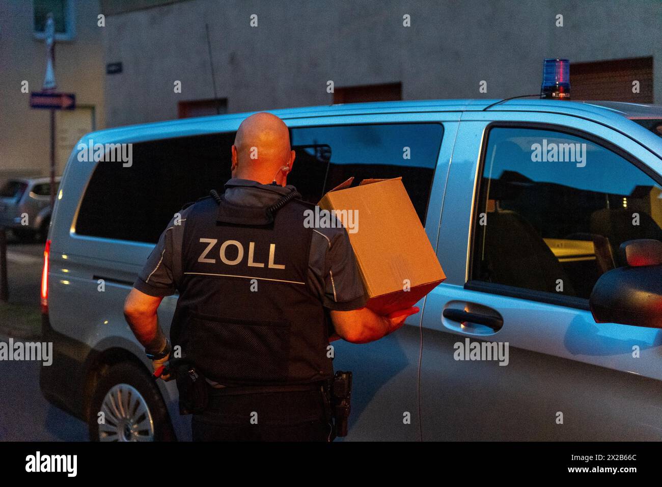 Customs officer hi-res stock photography and images - Alamy