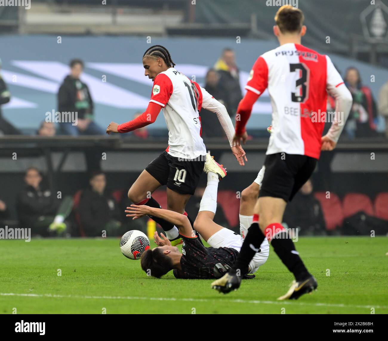 ROTTERDAM - (l-r) Calvin Stengs of Feyenoord, Kodai Sano of NEC Nijmegen during the TOTO KNVB ...