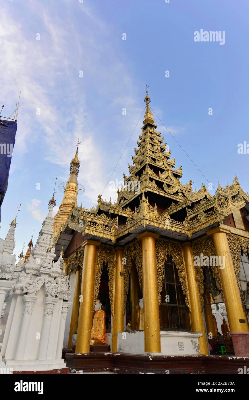 Pagoda with blue sky and white clouds hi-res stock photography and images - Alamy
