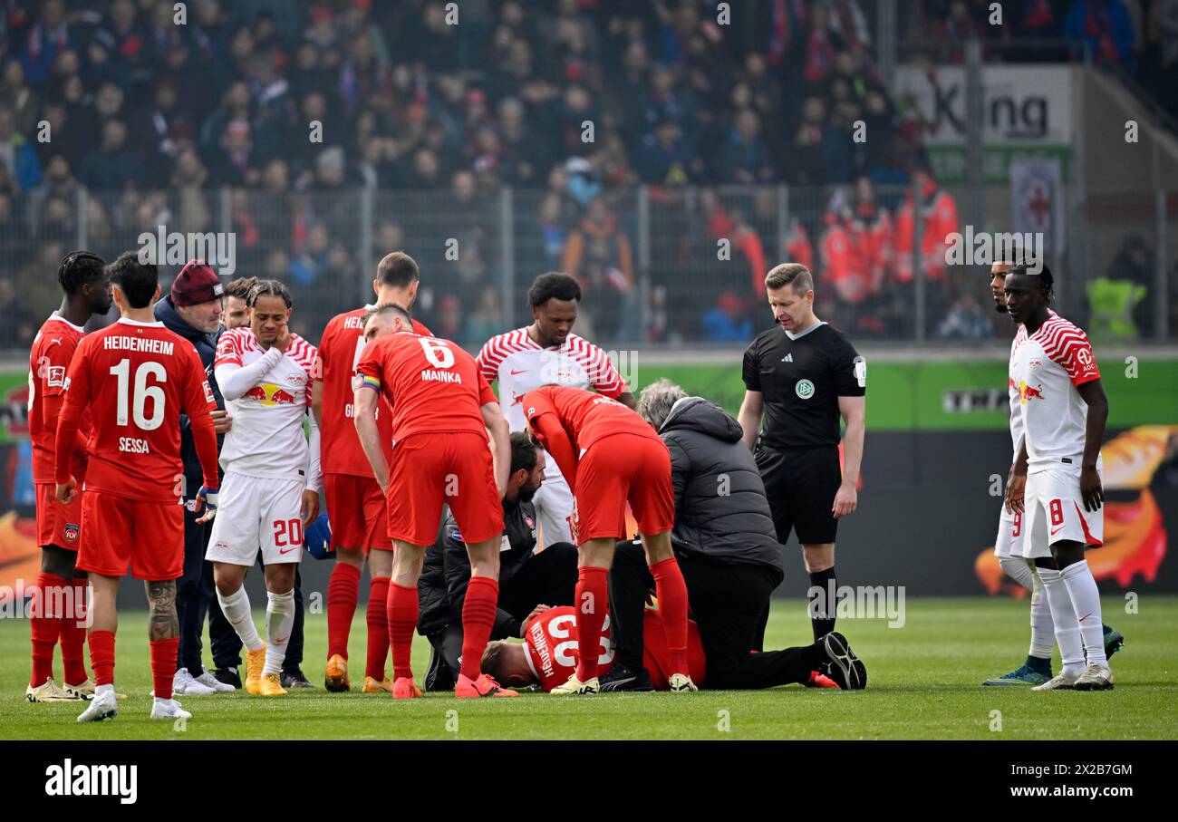 Lennard Maloney 1. FC Heidenheim 1846 FCH (33) injured on the ground ...