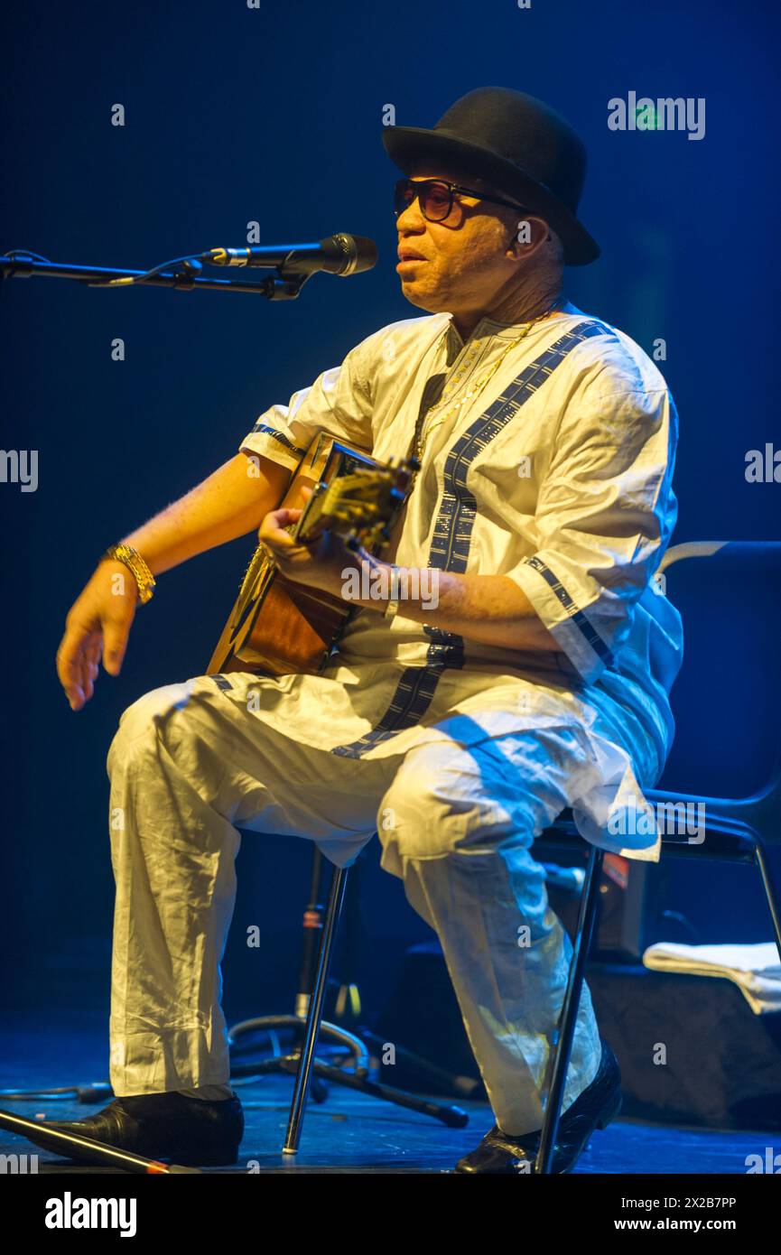 The malian singer Salif Keita live in Brussels | Le chanteur malien ...