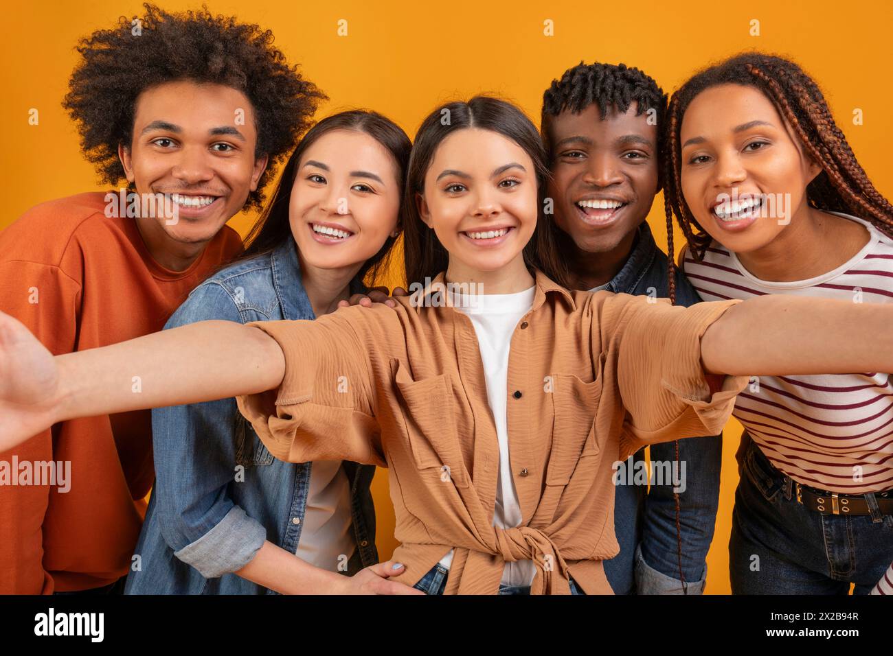 Multiracial group friends hi-res stock photography and images - Alamy
