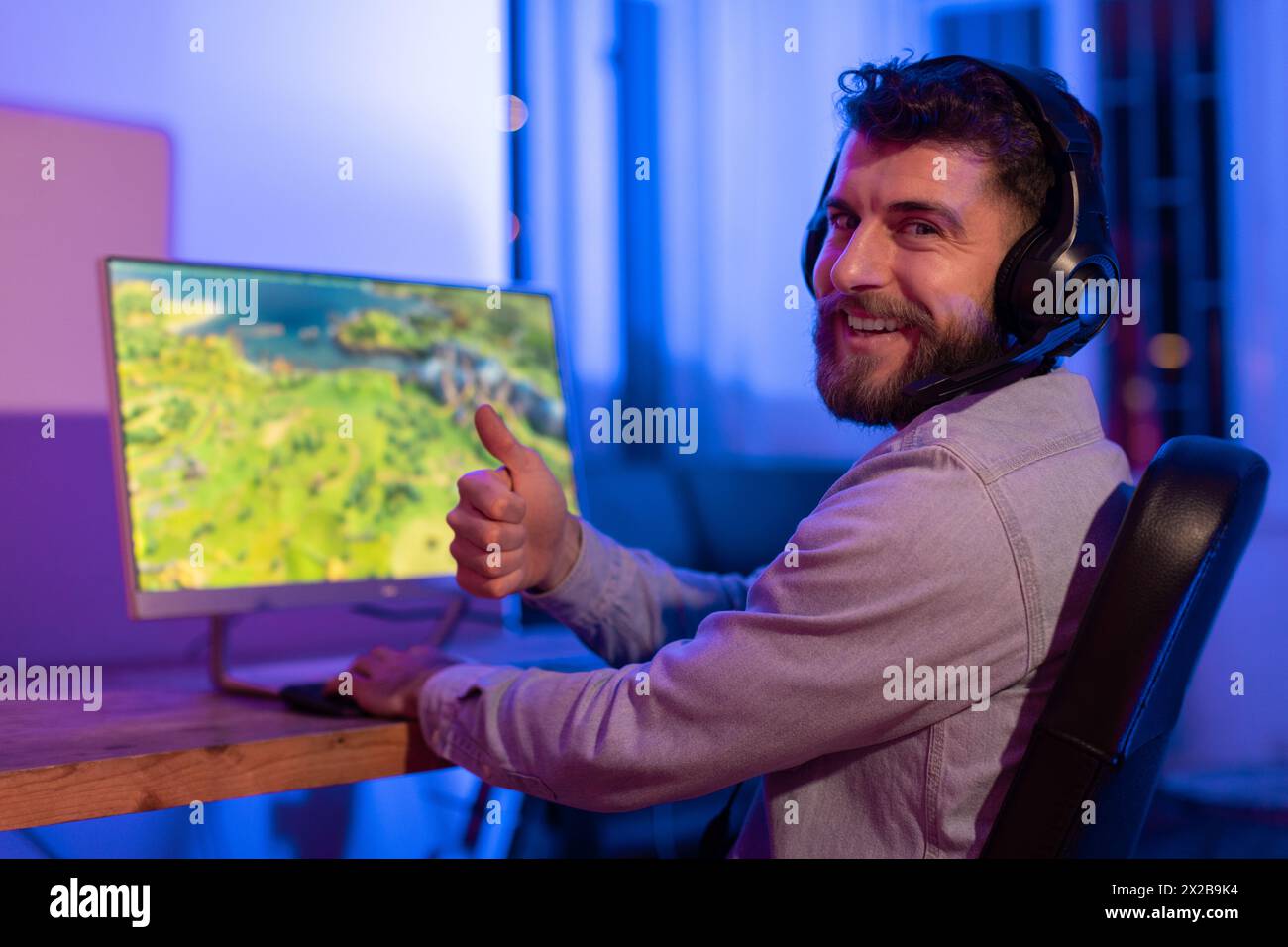 Gamer setup hi-res stock photography and images - Alamy