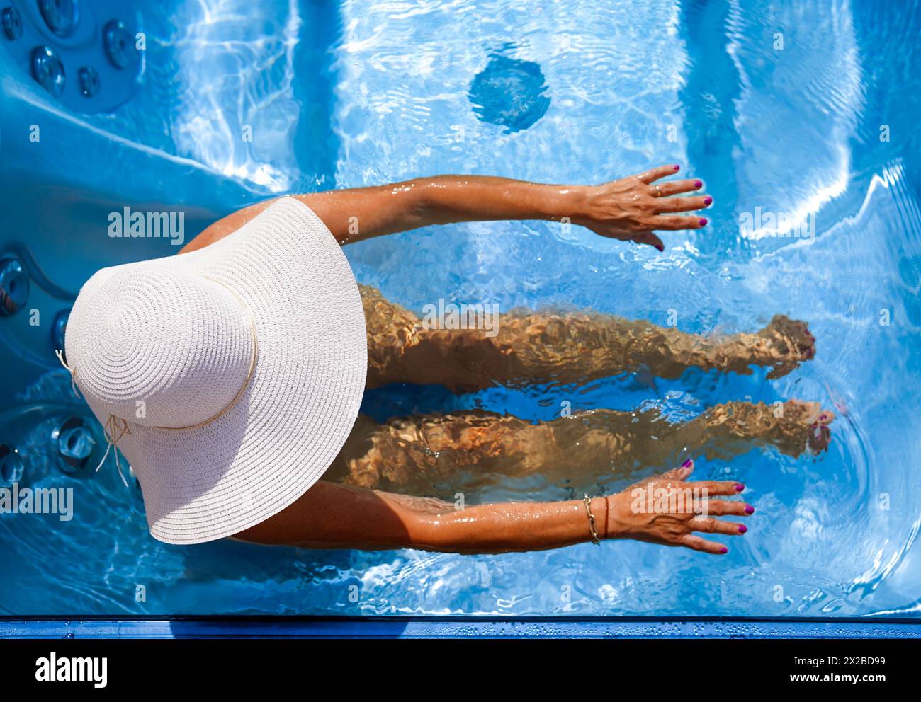 Luxurious lifestyle vacations on summer hi-res stock photography and ...