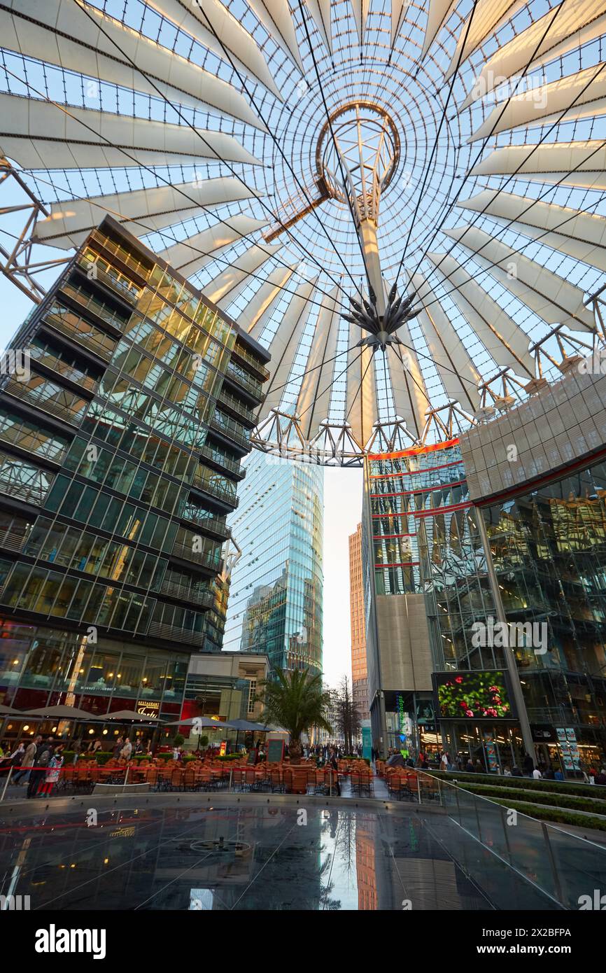 Berlin urban center hi-res stock photography and images - Alamy