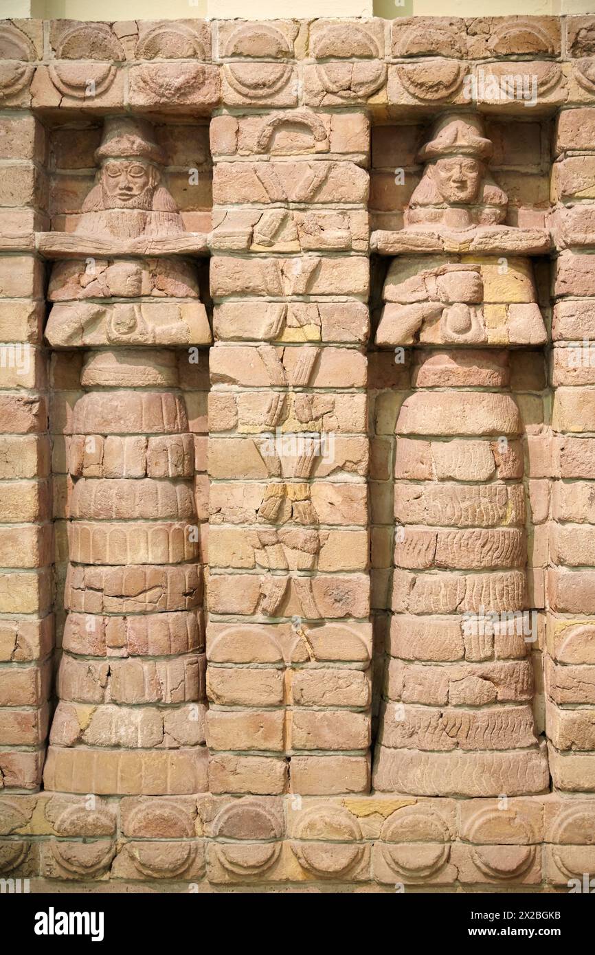 Facade temple innana uruk warka hi-res stock photography and images - Alamy