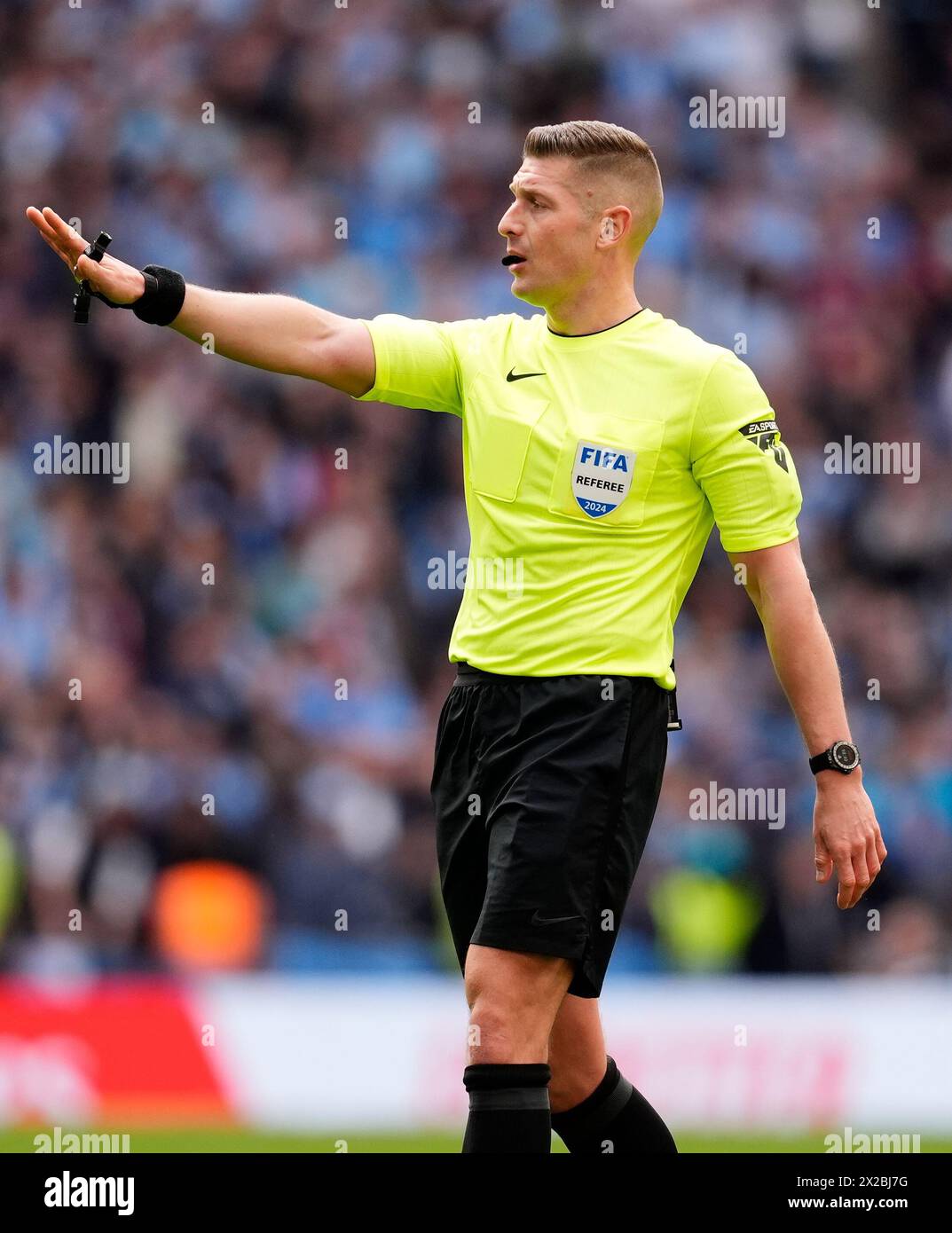 Referee Robert Jones during the Emirates FA Cup semi-final match at ...
