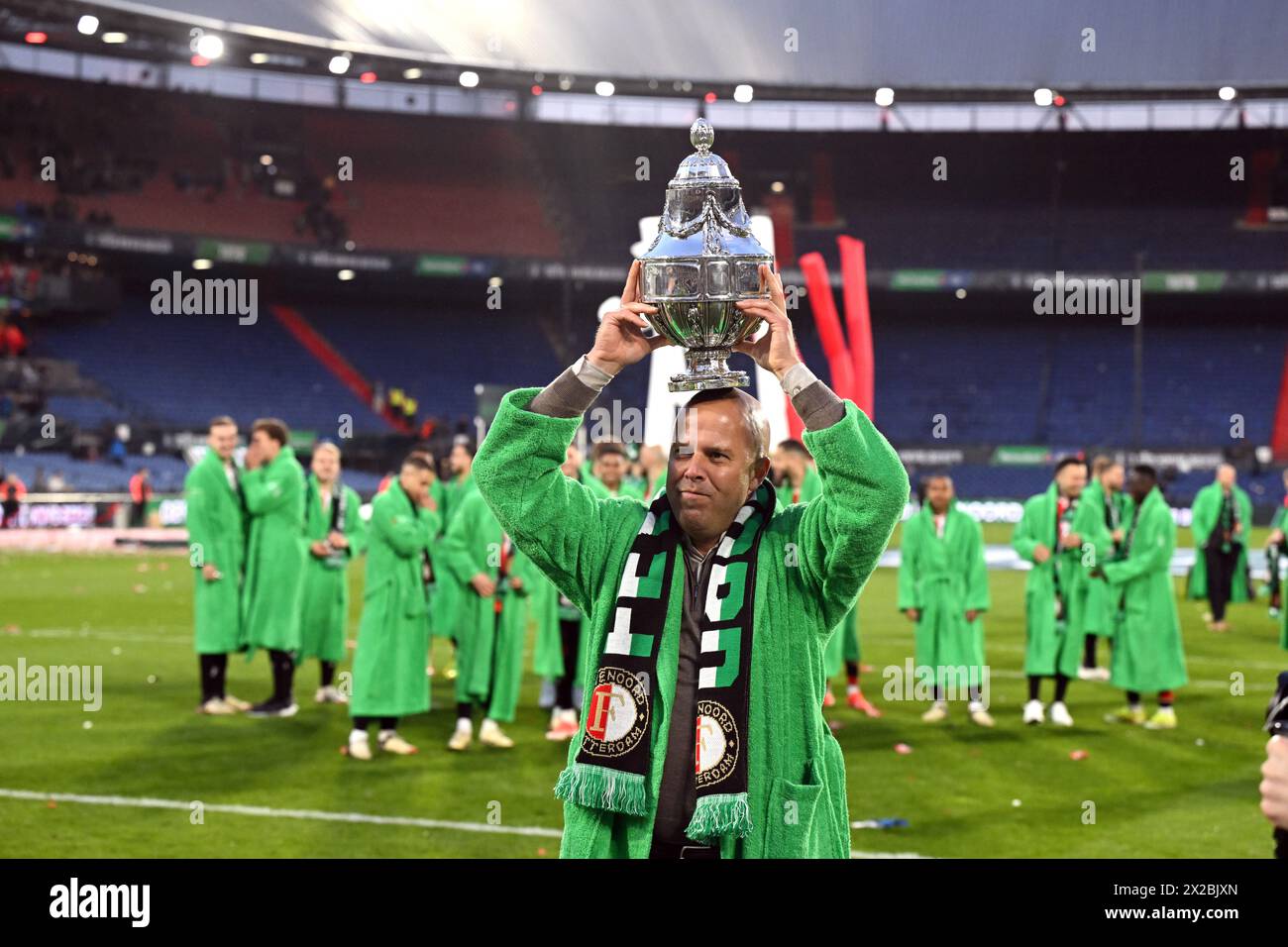 ROTTERDAM - Feyenoord coach Arne Slot with the TOTO KNVB Cup after the ...