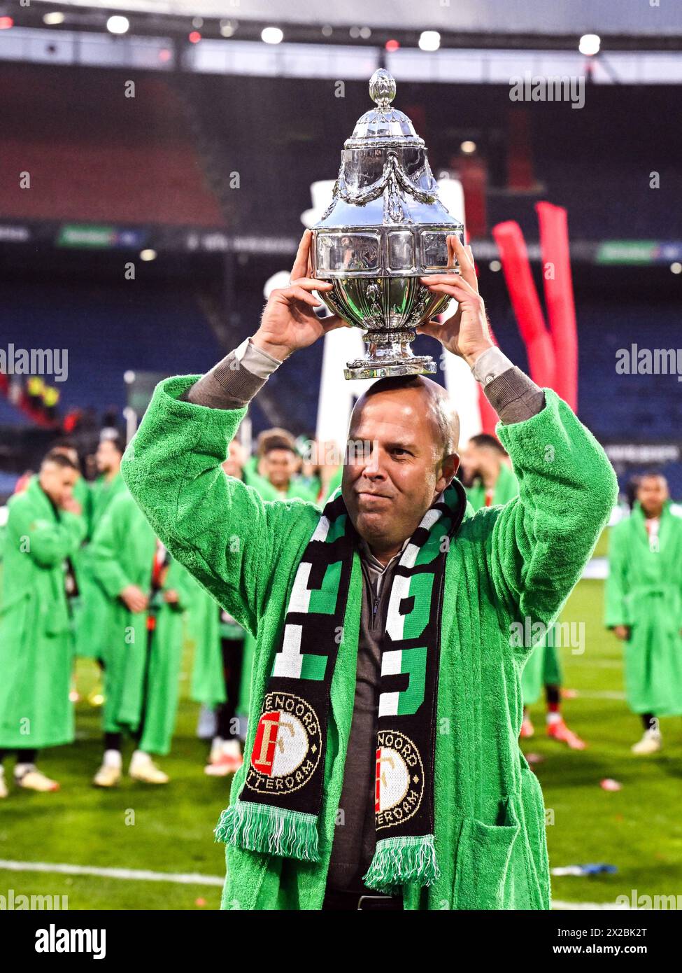 ROTTERDAM - Feyenoord coach Arne Slot with the TOTO KNVB Cup after the ...