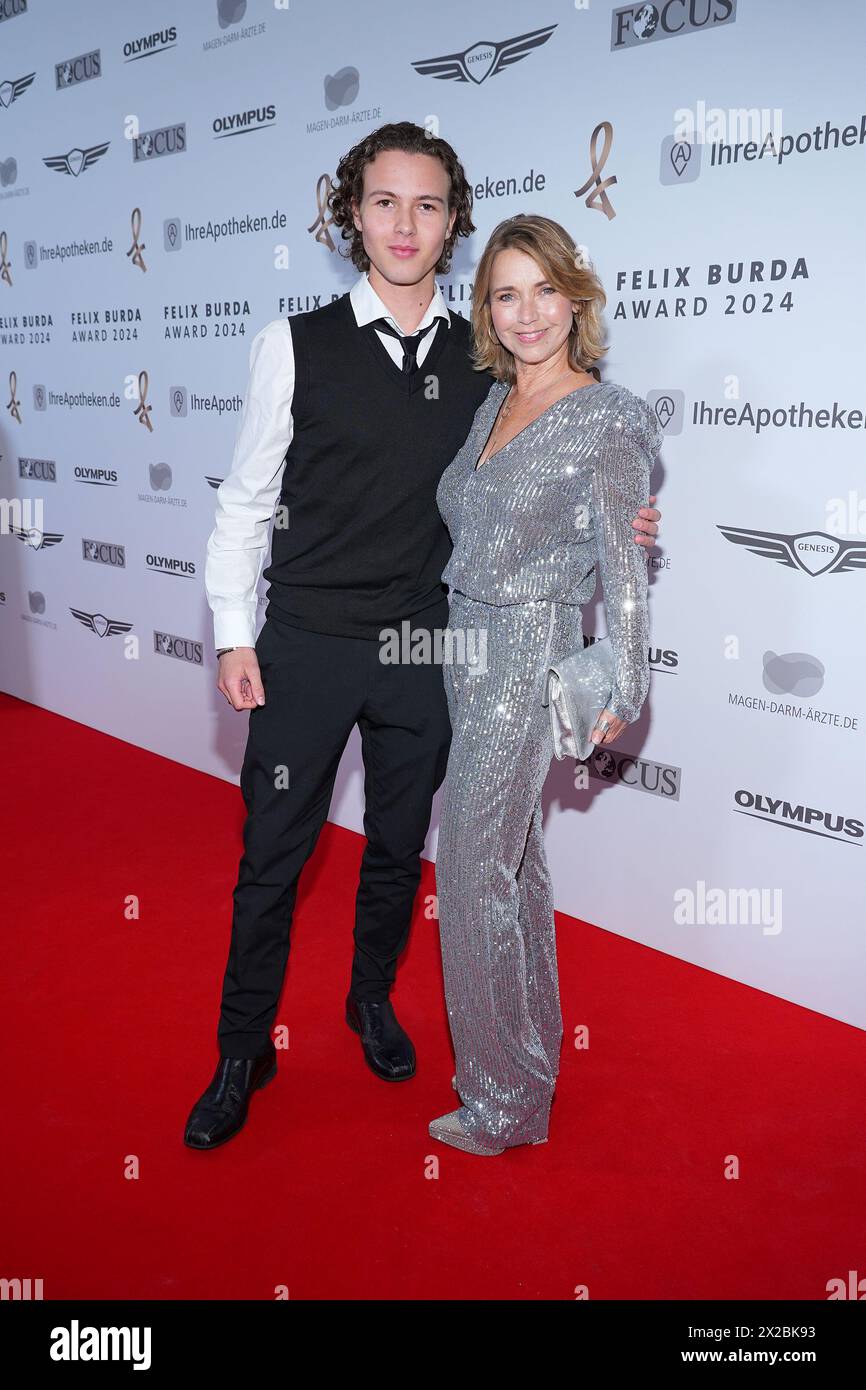 Tina Ruland und ihr Sohn Jahvis beim Felix Burda Award am 21.04.2024 in ...